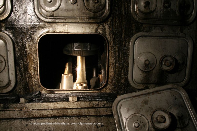 Comparing the 278A to the 567B Internally – Vintage Diesel Design