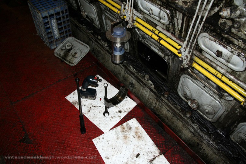 Comparing the 278A to the 567B Internally – Vintage Diesel Design