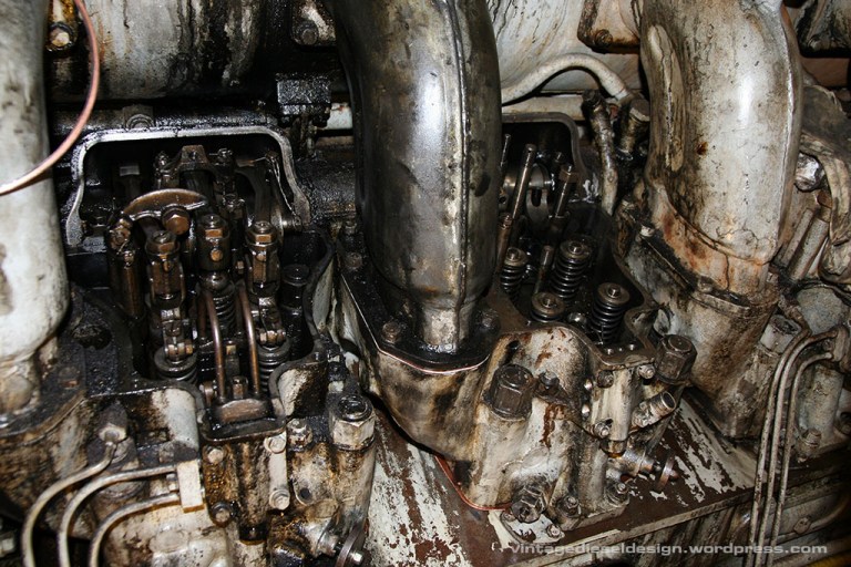 Comparing the 278A to the 567B Internally – Vintage Diesel Design