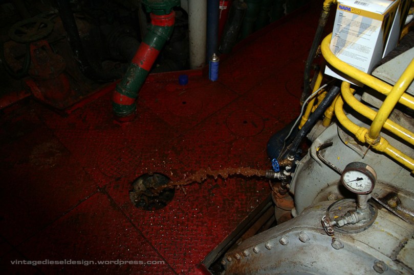 Comparing the 278A to the 567B Internally – Vintage Diesel Design