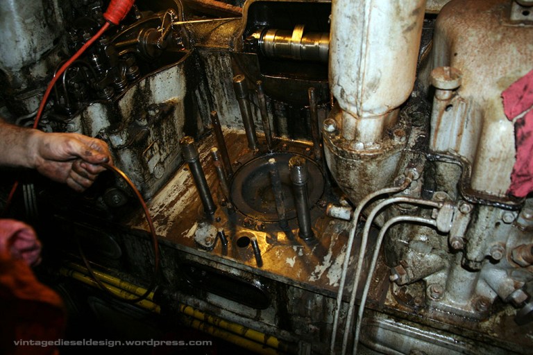 Comparing the 278A to the 567B Internally – Vintage Diesel Design